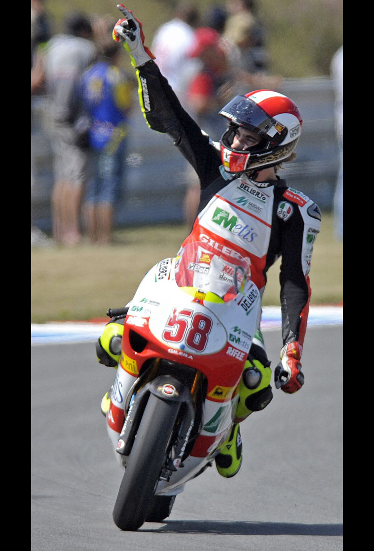 Photo : Marco Simoncelli, célèbre numéro 58 disparu à 24 ans après un ...