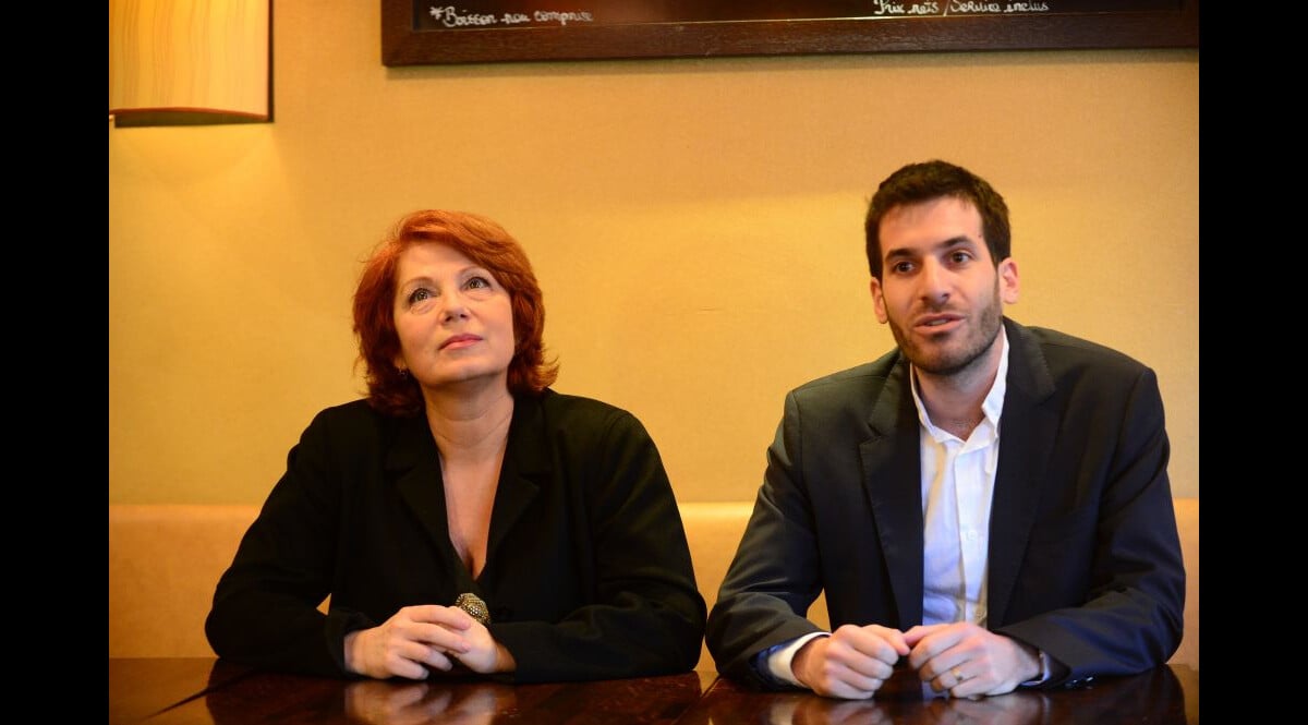 Photo : Véronique Genest et Jonathan-Simon Sellem à Paris, le 7 mars ...