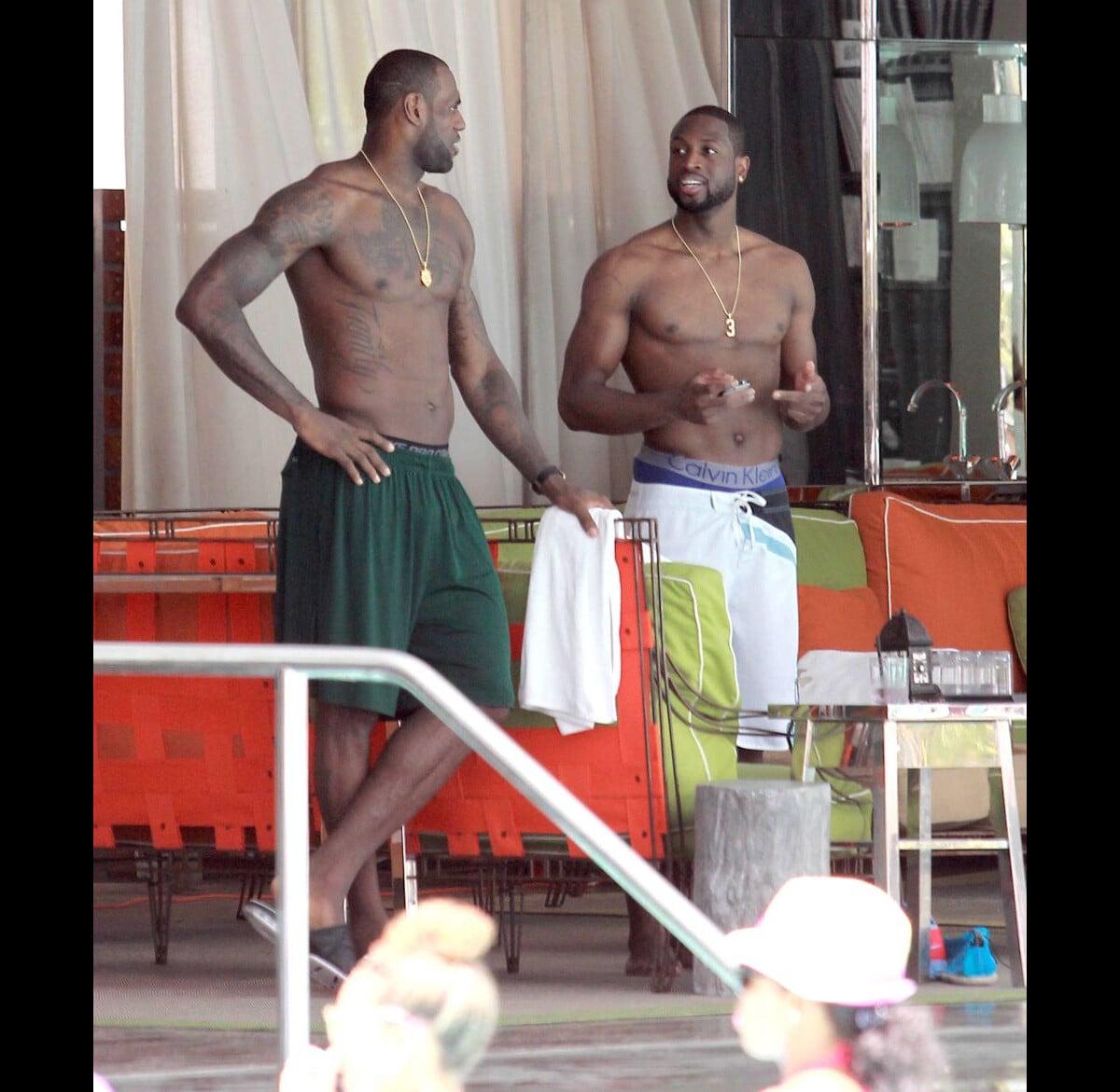 Photo : LeBron James et Dwyane Wade complices et entourés de leurs familles et amis entre ...