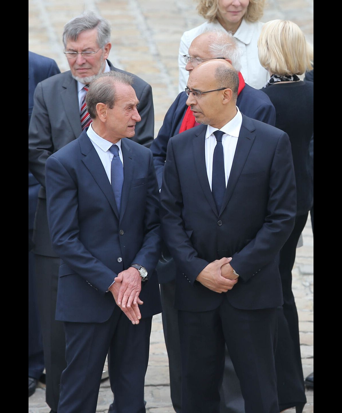 Photo : Bertrand Delanoë et Harlem Désir lors de l'hommage de la Nation ...
