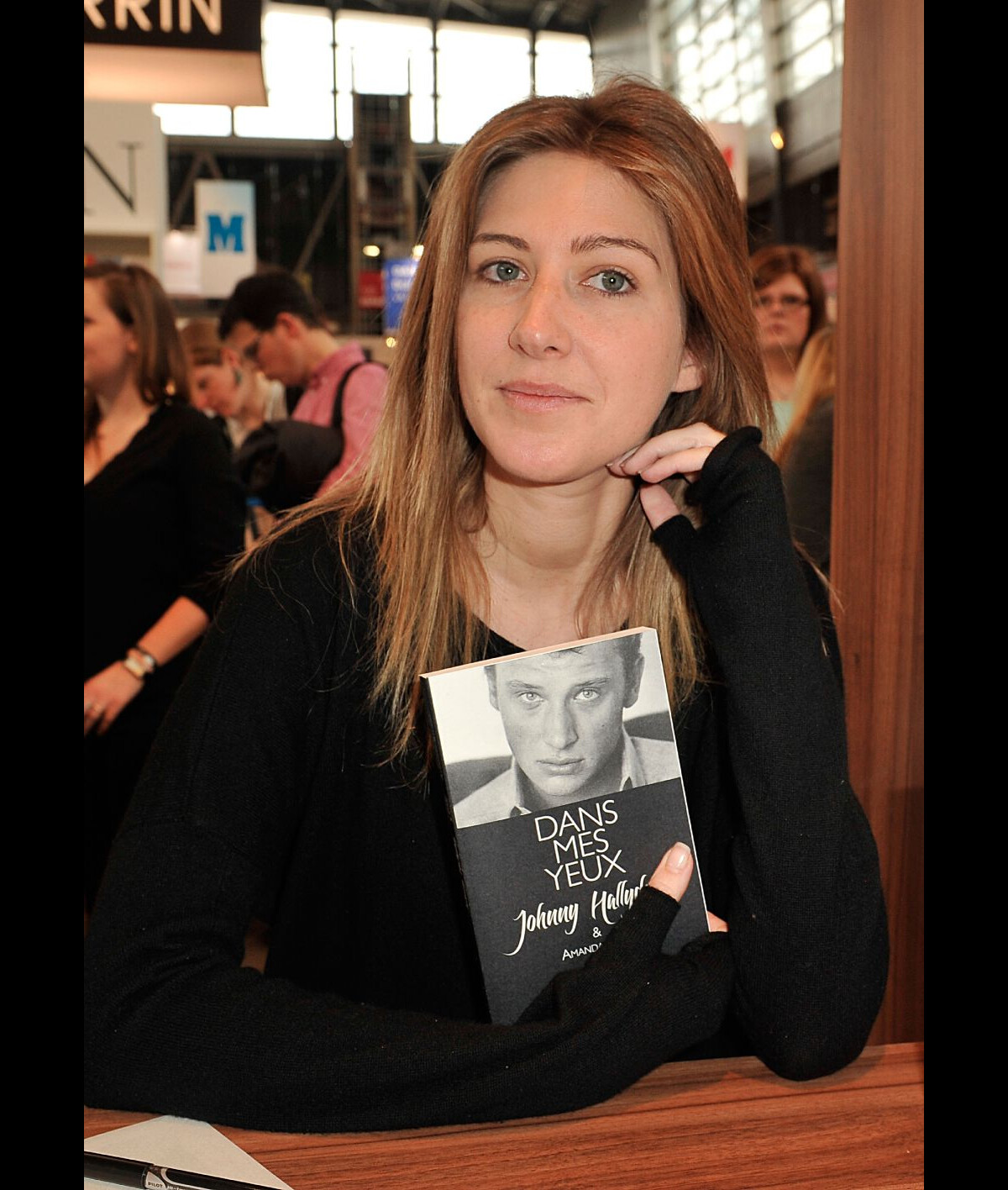 Photo : Amanda Sthers au Salon du Livre de Paris, le 23 mars 2013 ...