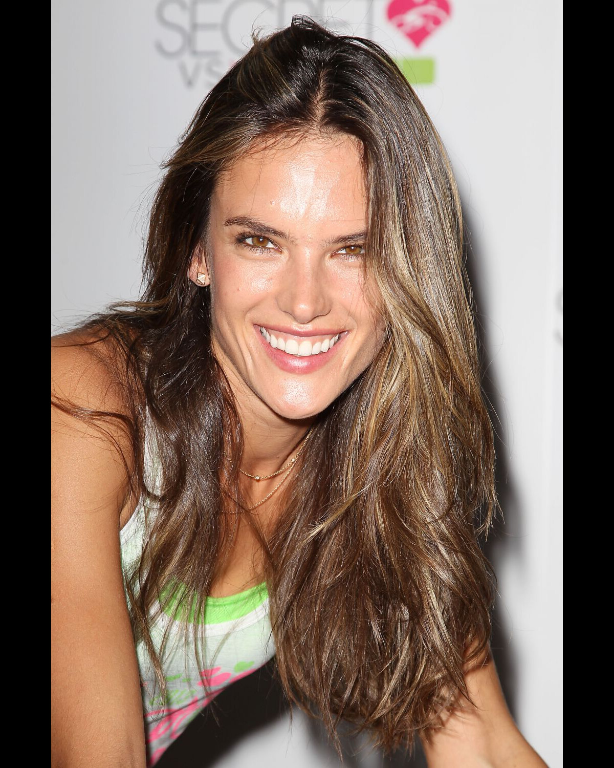 Photo : Alessandra Ambrosio, radieuse, a pédalé pour la bonne cause en ...