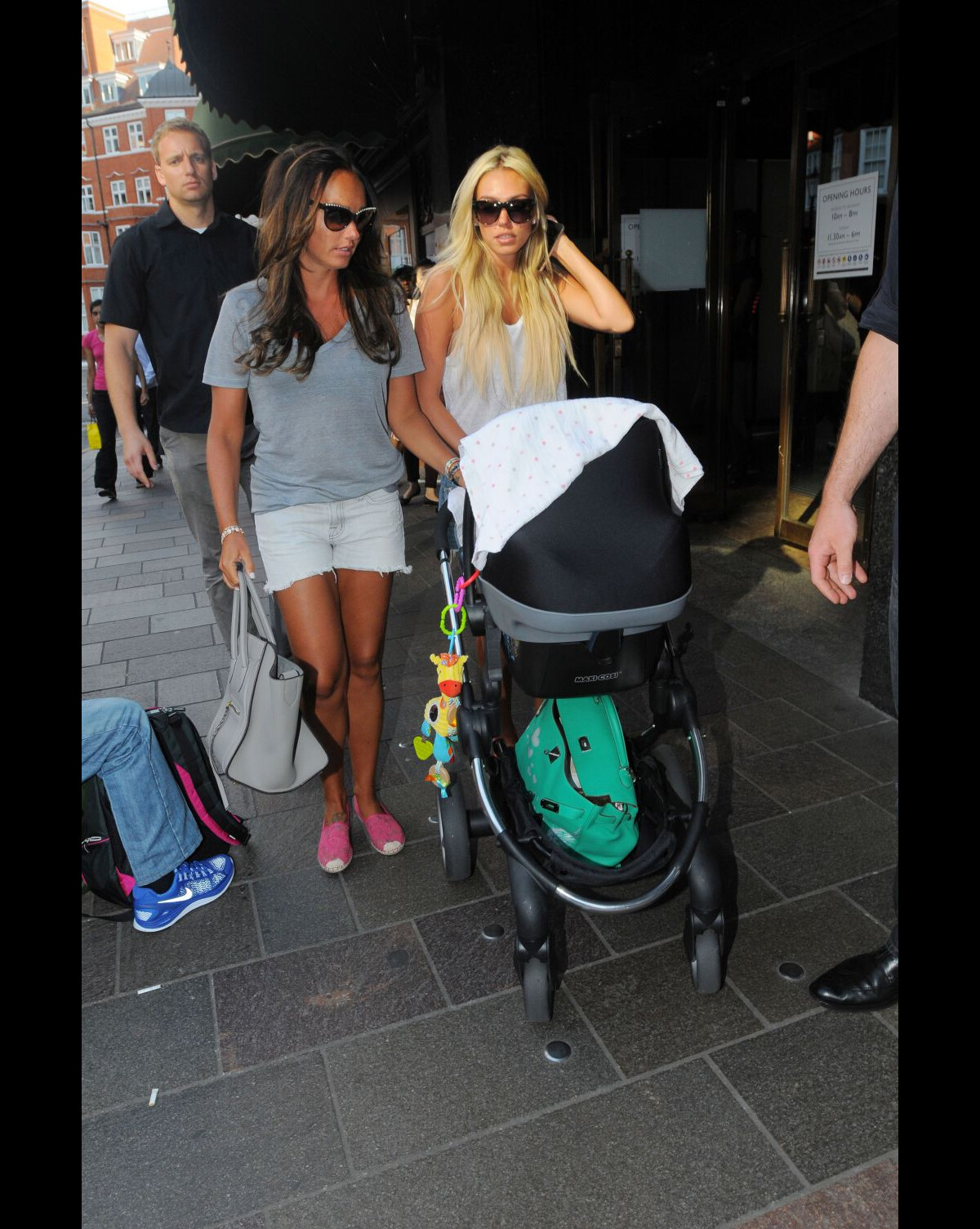 Photo : Tamara Ecclestone, sa soeur Petra accompagnée de la petite ...