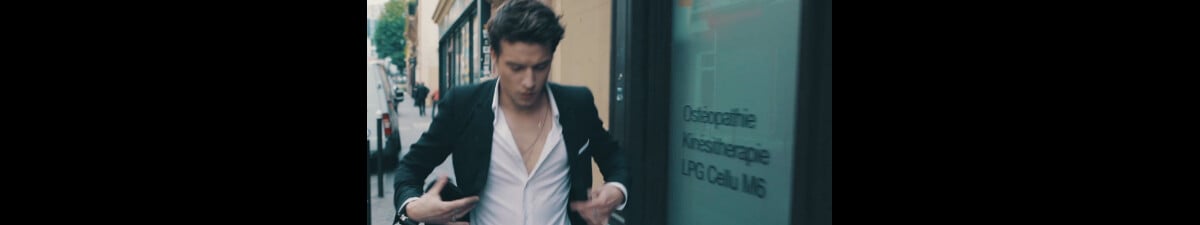 Photo : Sidoine vient de sortir son nouveau clip, On ne vit qu'une fois ...