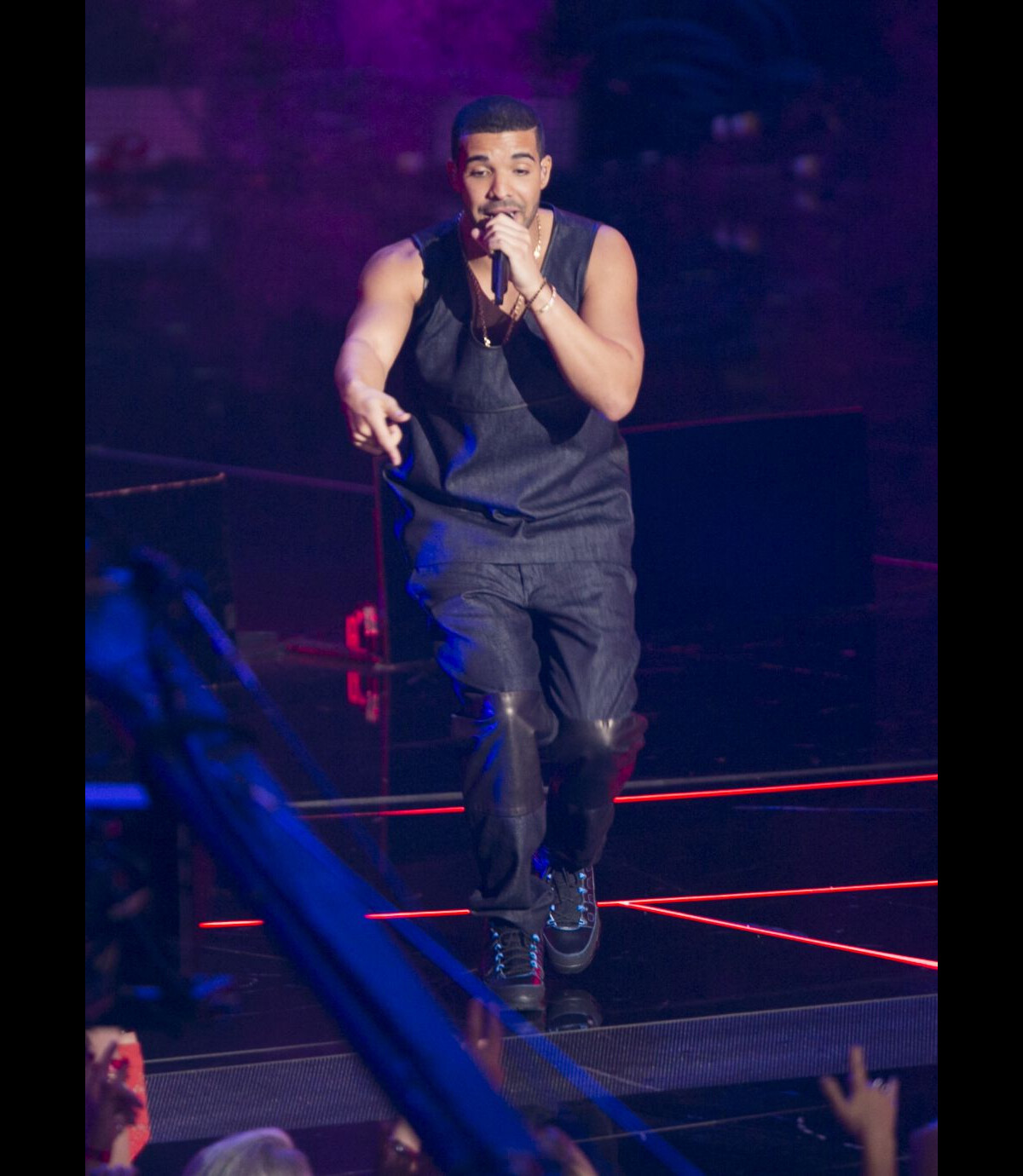 Photo : Drake sur la scène des MTV Video Music Awards 2013 à New York ...