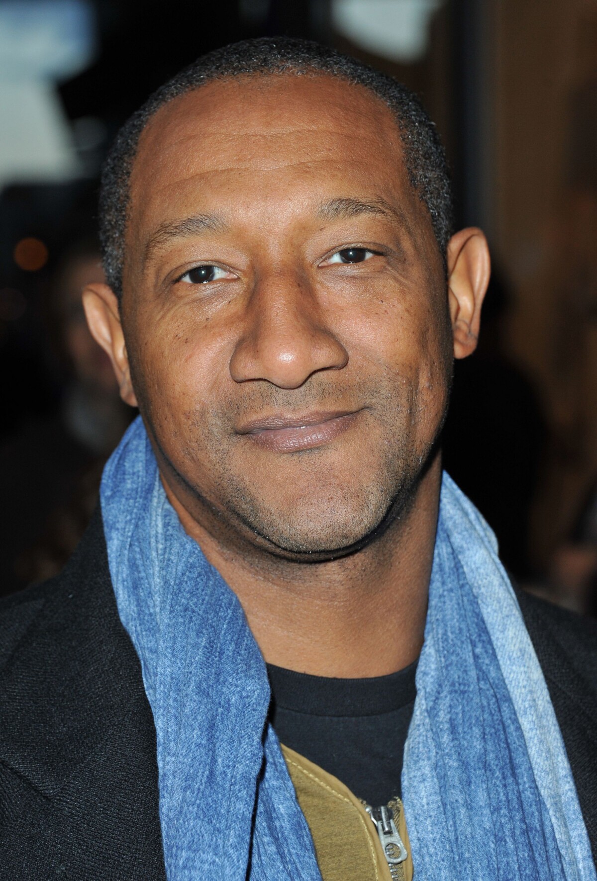Photo : Edouard Montoute lors de l'avant-première du film Elle s'en va ...