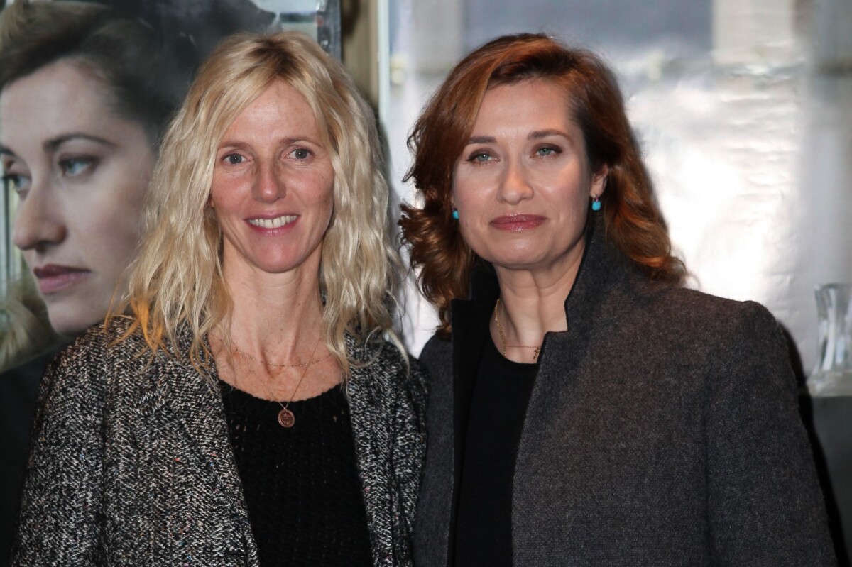 Photo : Sandrine Kiberlain et Emmanuelle Devos lors de la première du ...