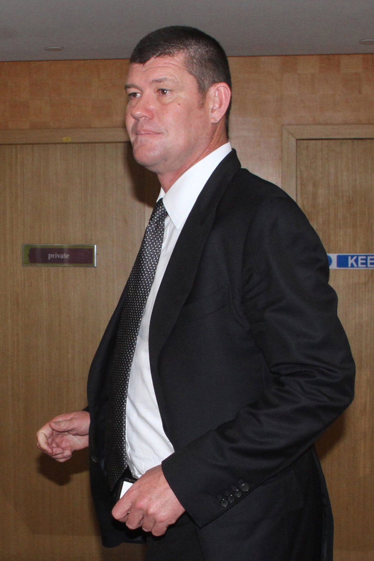 Photo : James Packer lors d'un déplacement professionel au Sri Lanka ...