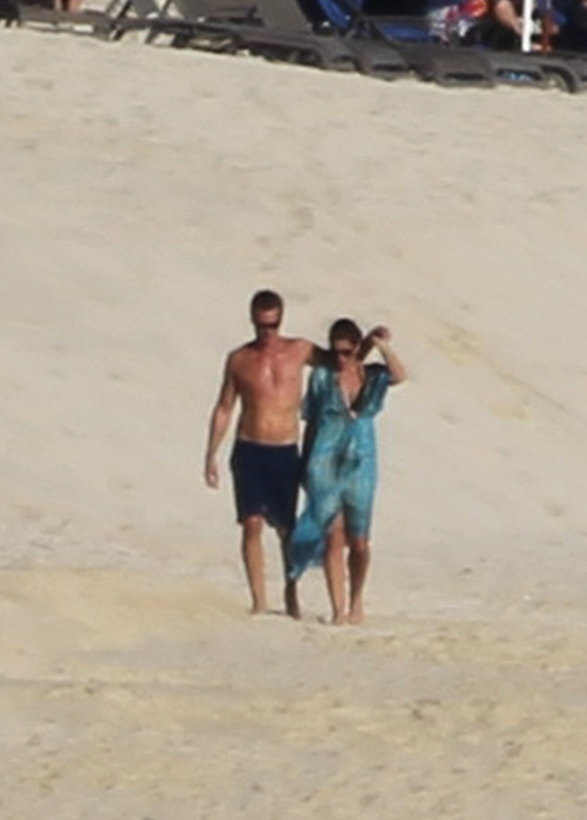 Photo : Cindy Crawford et son mari Rande Gerber, complices à la plage ... Photo : Cindy Crawford et son mari Rande Gerber, complices à la plage ...