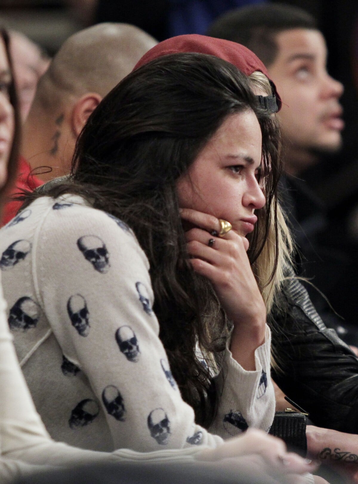 Photo : Michelle Rodriguez et Cara Delevingne regardent le match de NBA ...