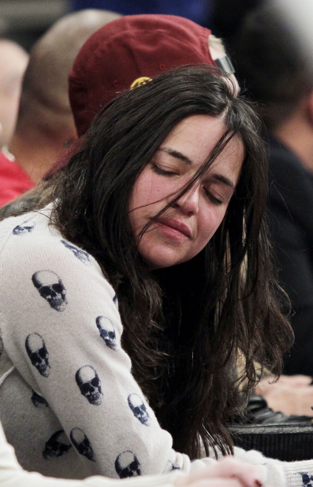 Photo : Michelle Rodriguez, fatiguée (ou ivre ?) durant le match de NBA ...