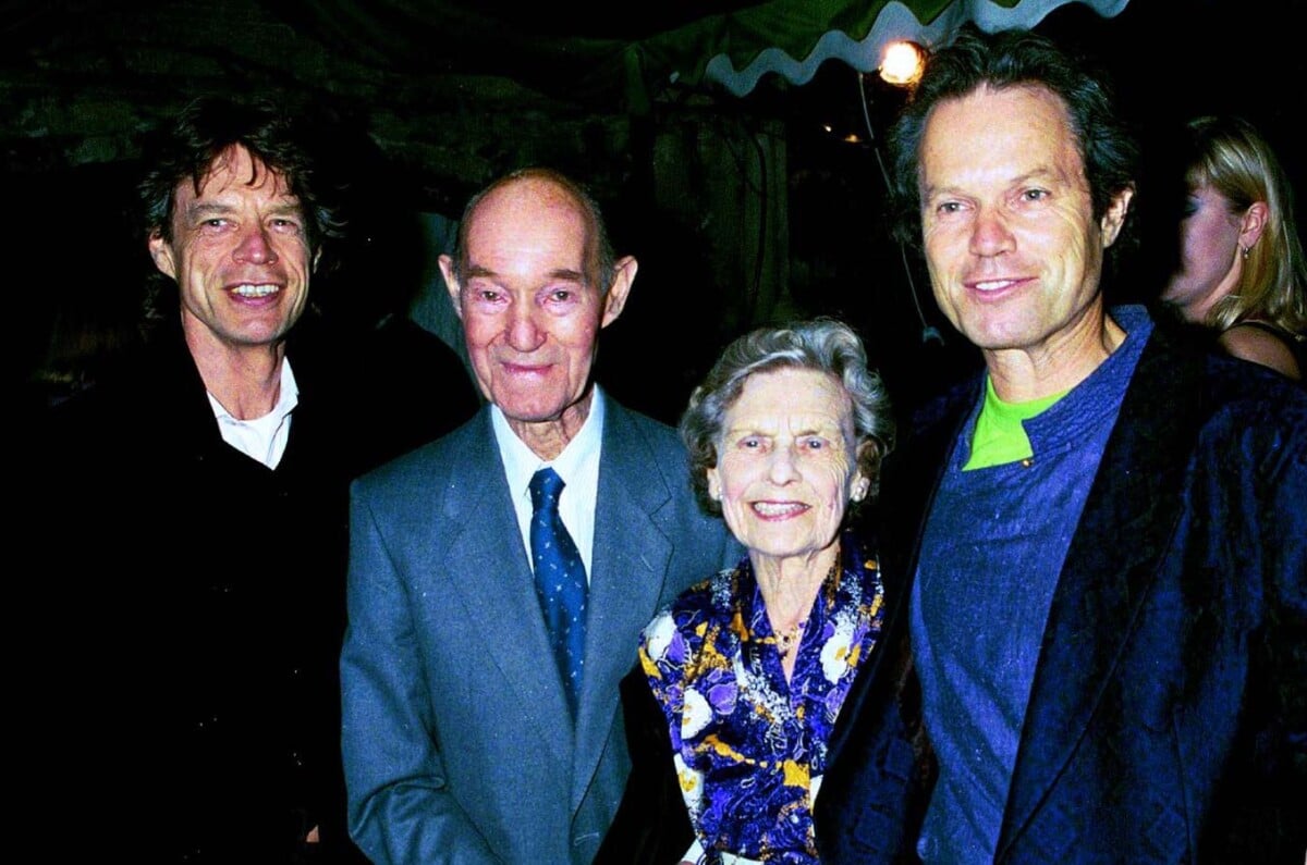 Photo : Mick Jagger avec son frère Chris et leurs parents Joe et Eva à ...