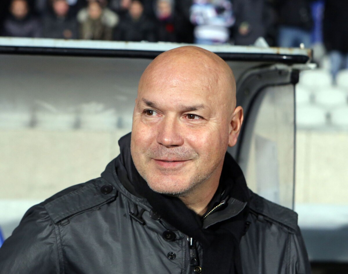Photo : José Anigo lors du match entre l'Olympique Lyonnais et l ...