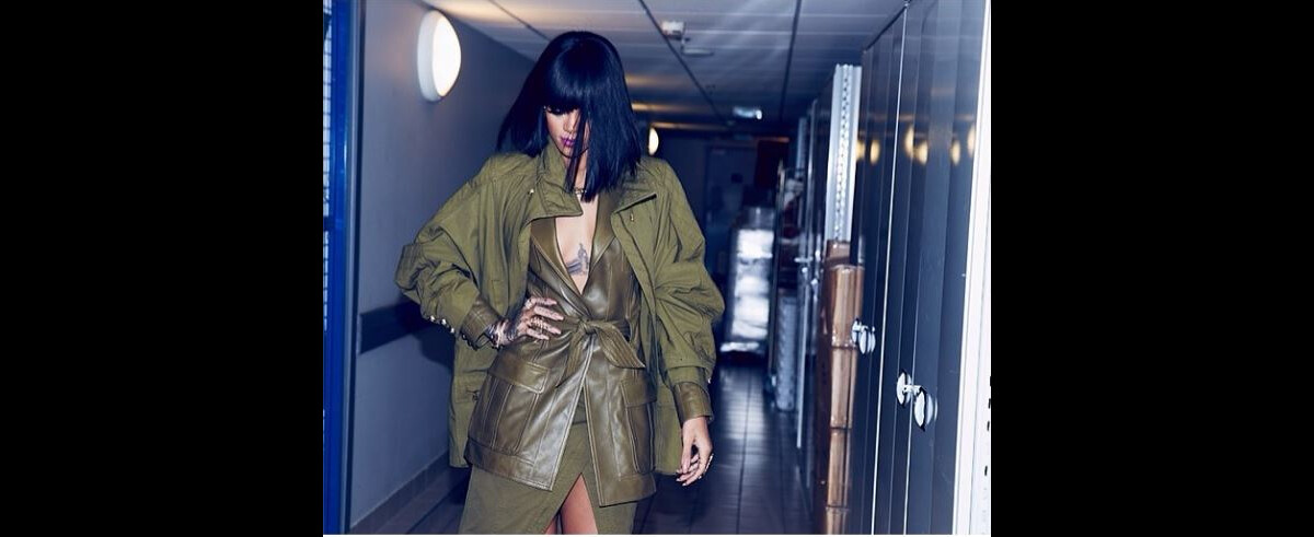Photo : Rihanna, prête pour le défilé Balmain, à l'Hôtel de Ville ...