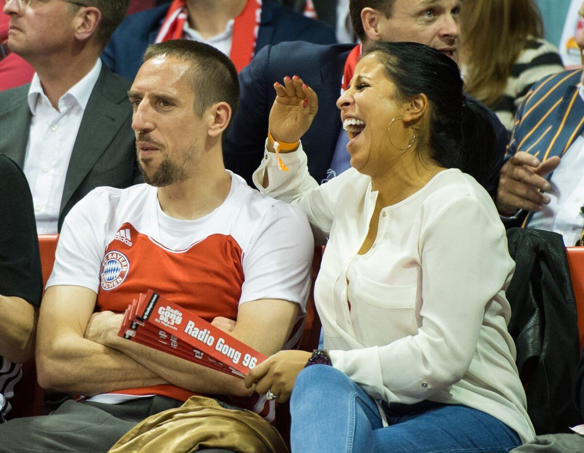Photo : Franck Ribéry et Wahiba ont suivi en amoureux la rencontre du ...