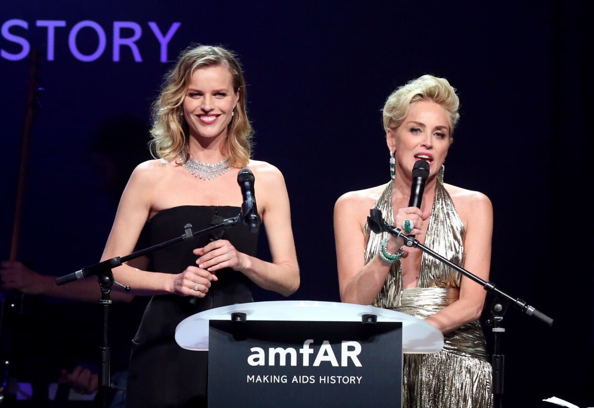 Photo : Eva Herzigova et Sharon Stone lors de la vente aux enchères du ...