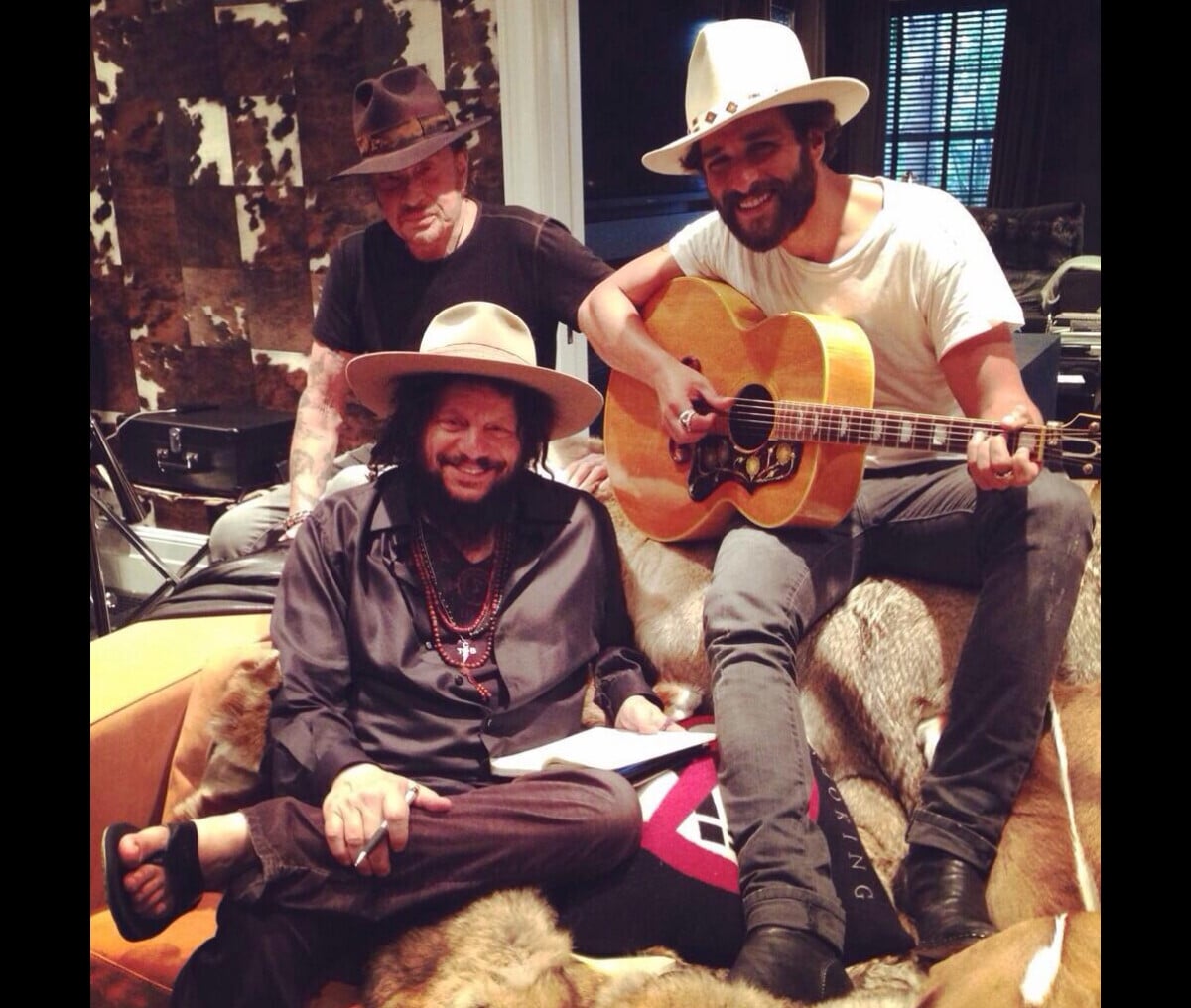 Photo : Johnny Hallyday au côté de Yodelice (Maxim Nucci) et le ...