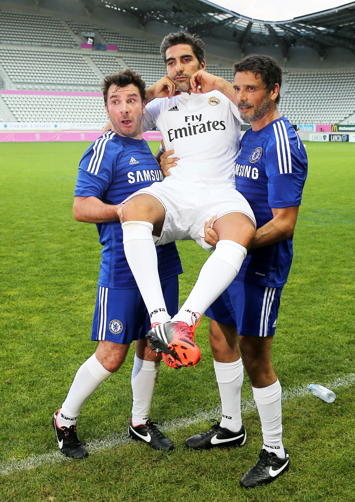 Photo : Michaël Youn, Ary Abittan et Pascal Elbé lors du match de foot ...