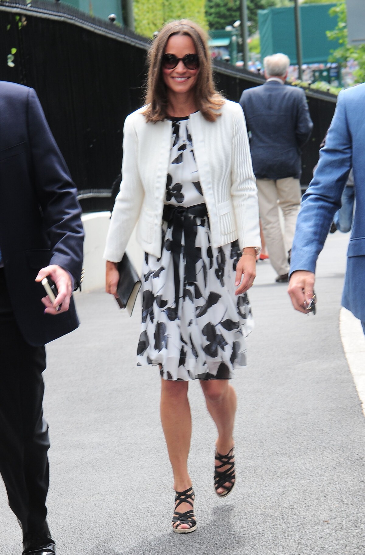 Photo : Pippa Middleton, estivale dans les allées du All England Lawn ...