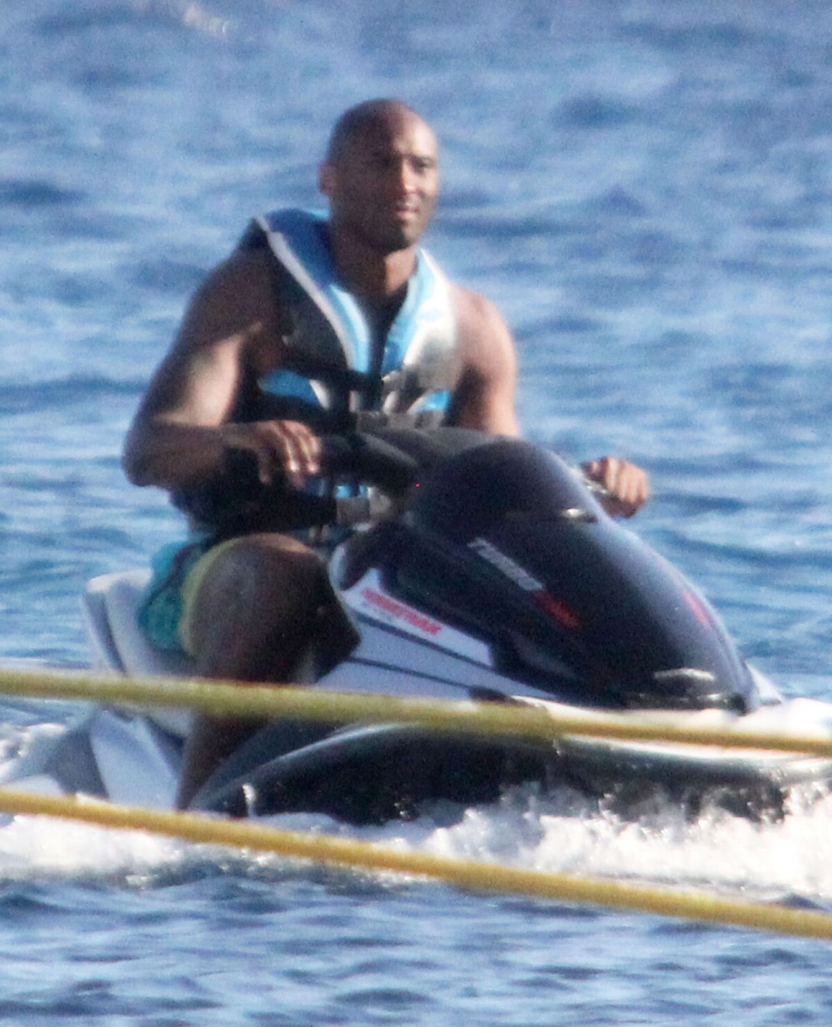 Photo : Kobe Bryant à Mykonos en Grèce, le 24 juin 2014 - Purepeople