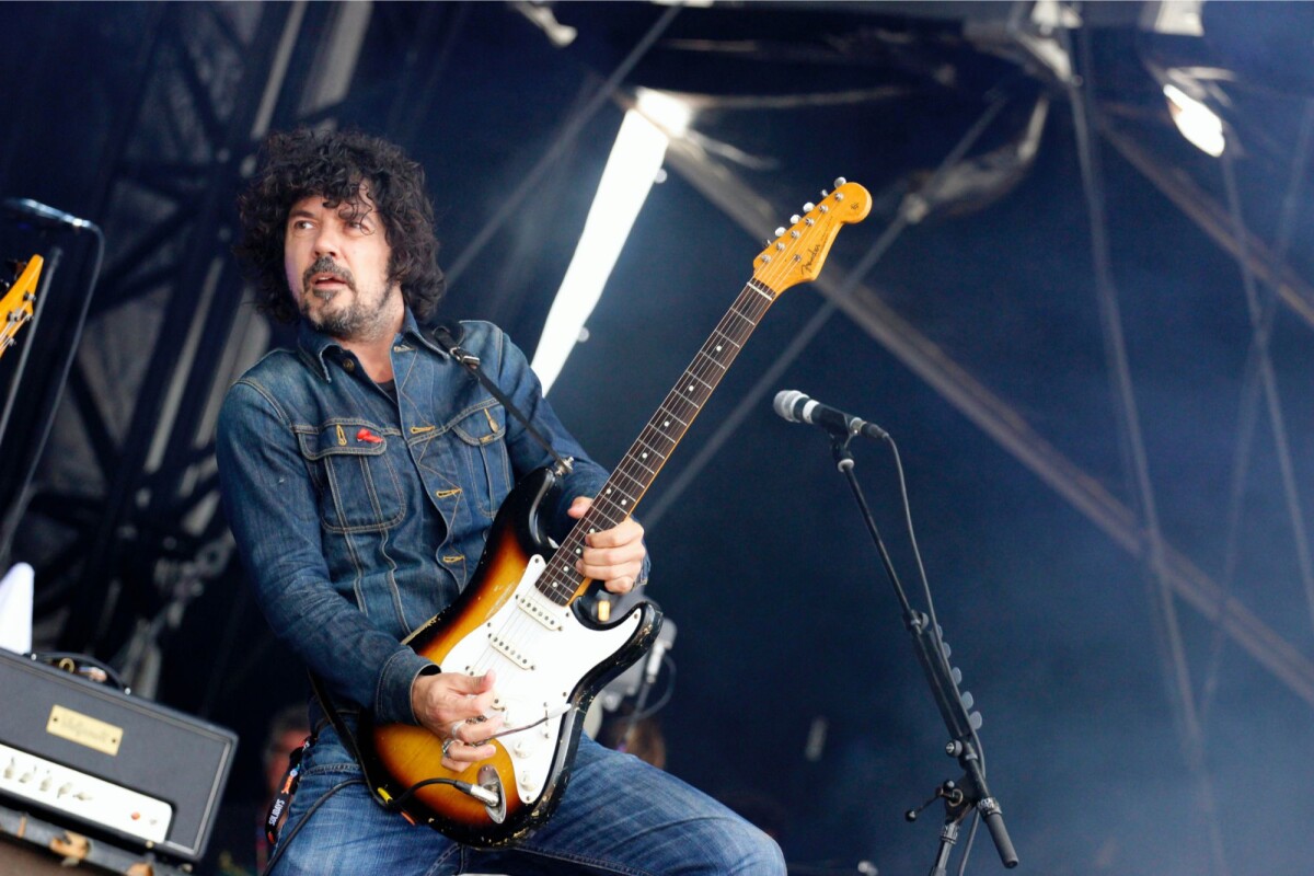 Photo : Yarol Poupaud et FFF en concert à Solidays à l'hippodrome de ...