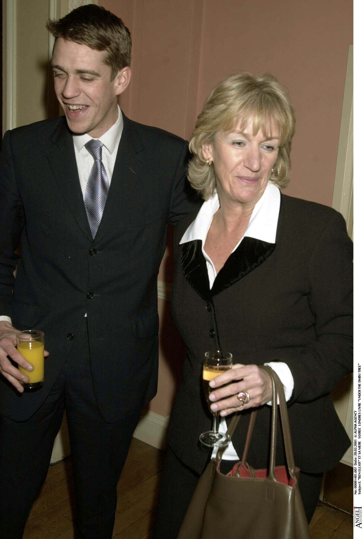 Photo : Ben Elliot et sa mère Annabel en février 2001 à Londres ...