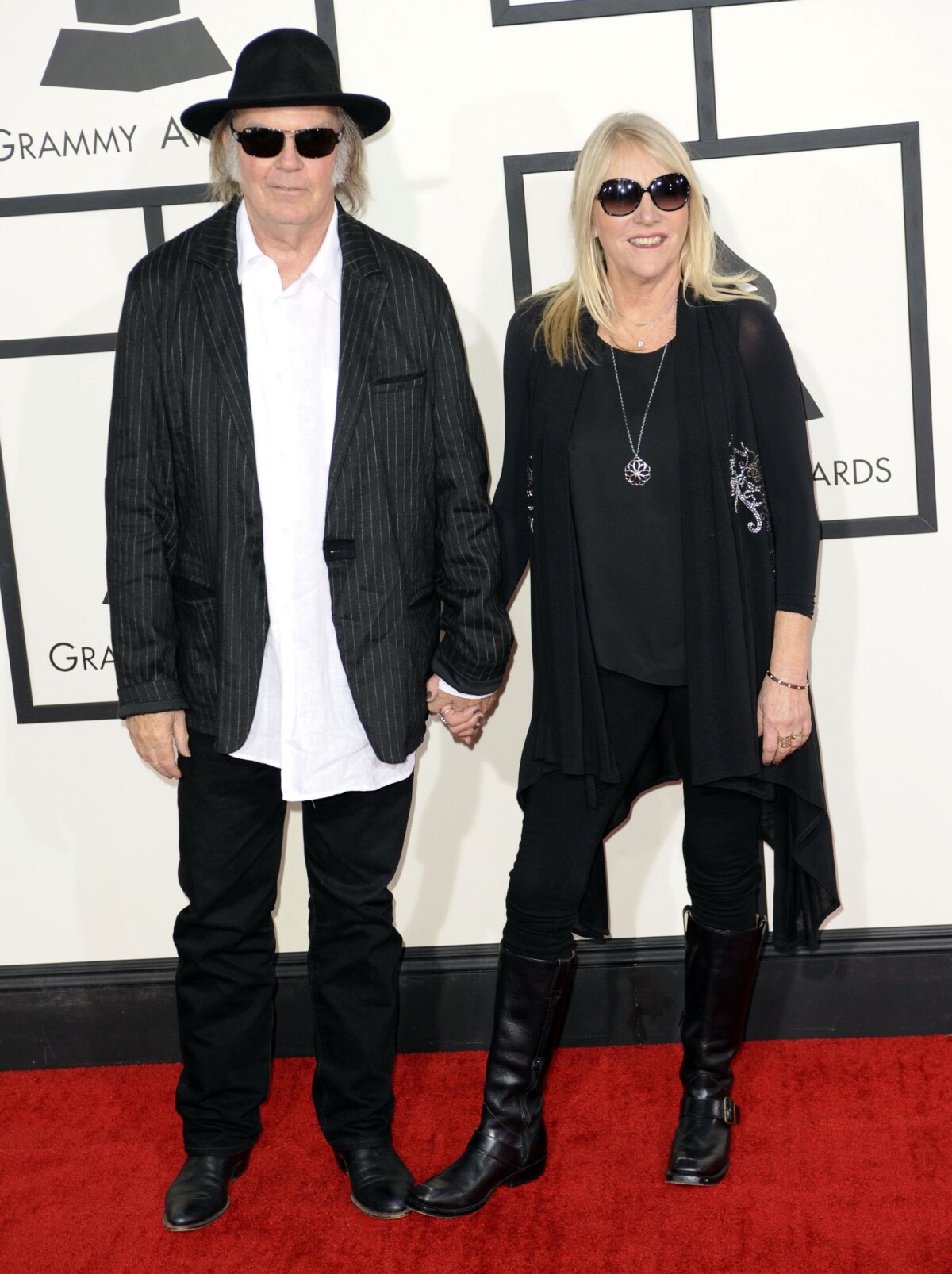Photo : Neil Young et sa femme Pegi lors de la 56e cérémonie des Grammy ...