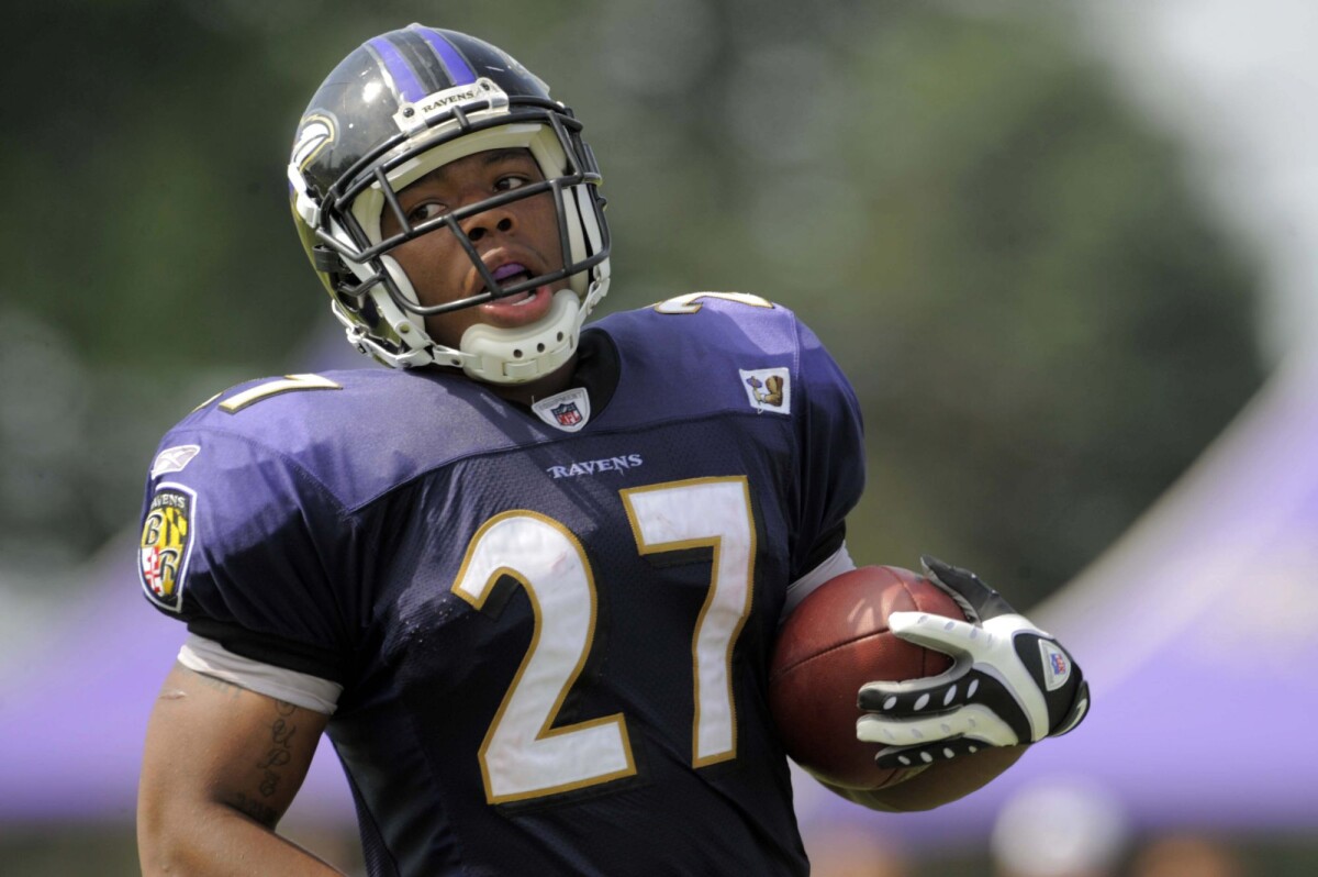 Photo : Ray Rice des Baltimore Ravens à l'entraînement en août 2009. Le ...