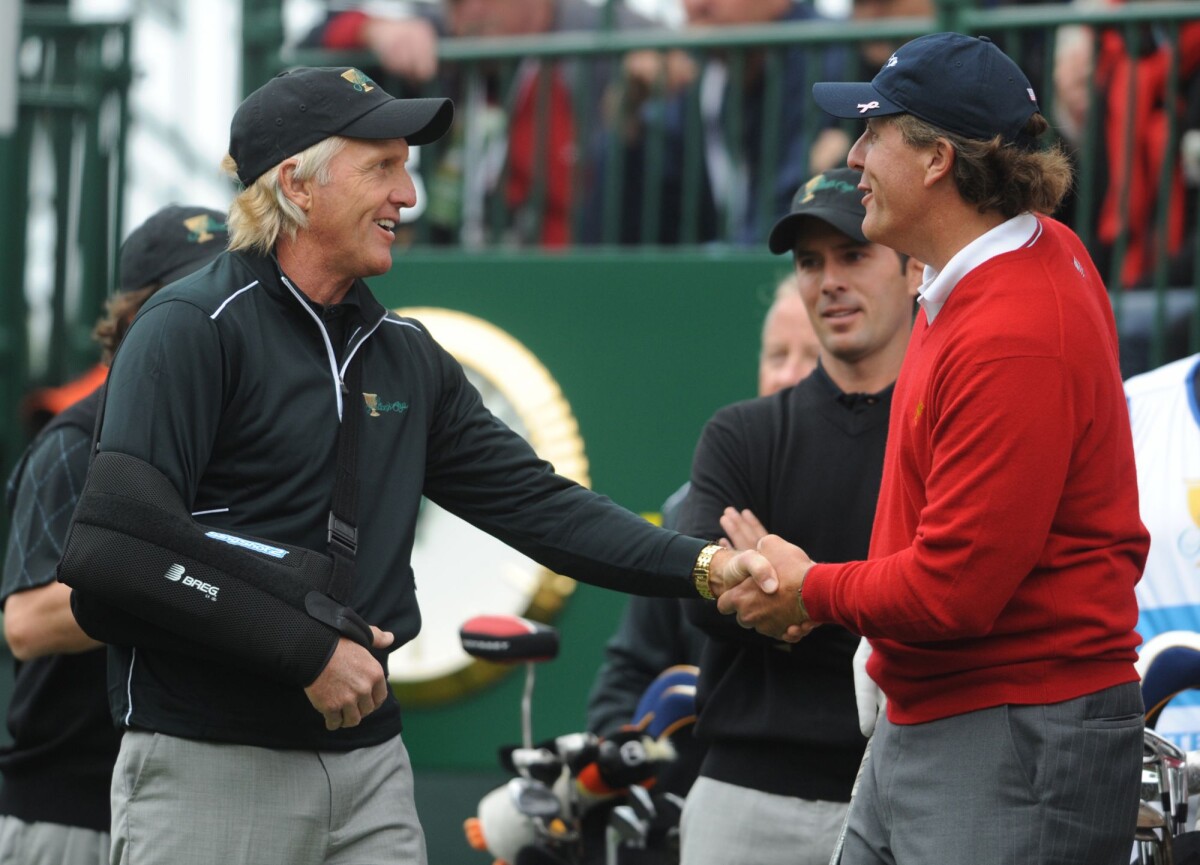 Photo : Greg Norman et Phil Mickelson à San Francisco, le 8 octobre ...