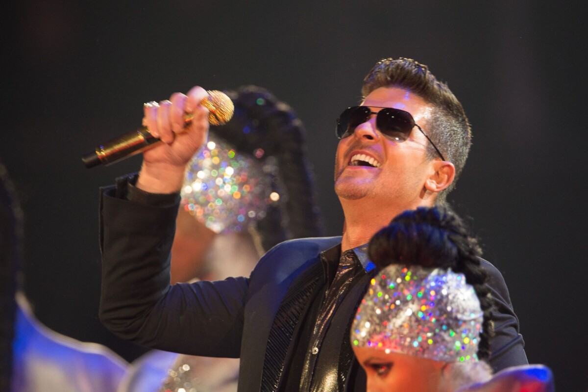 Photo : Robin Thicke sur la scène des MTV European Music Awards (EMA ...
