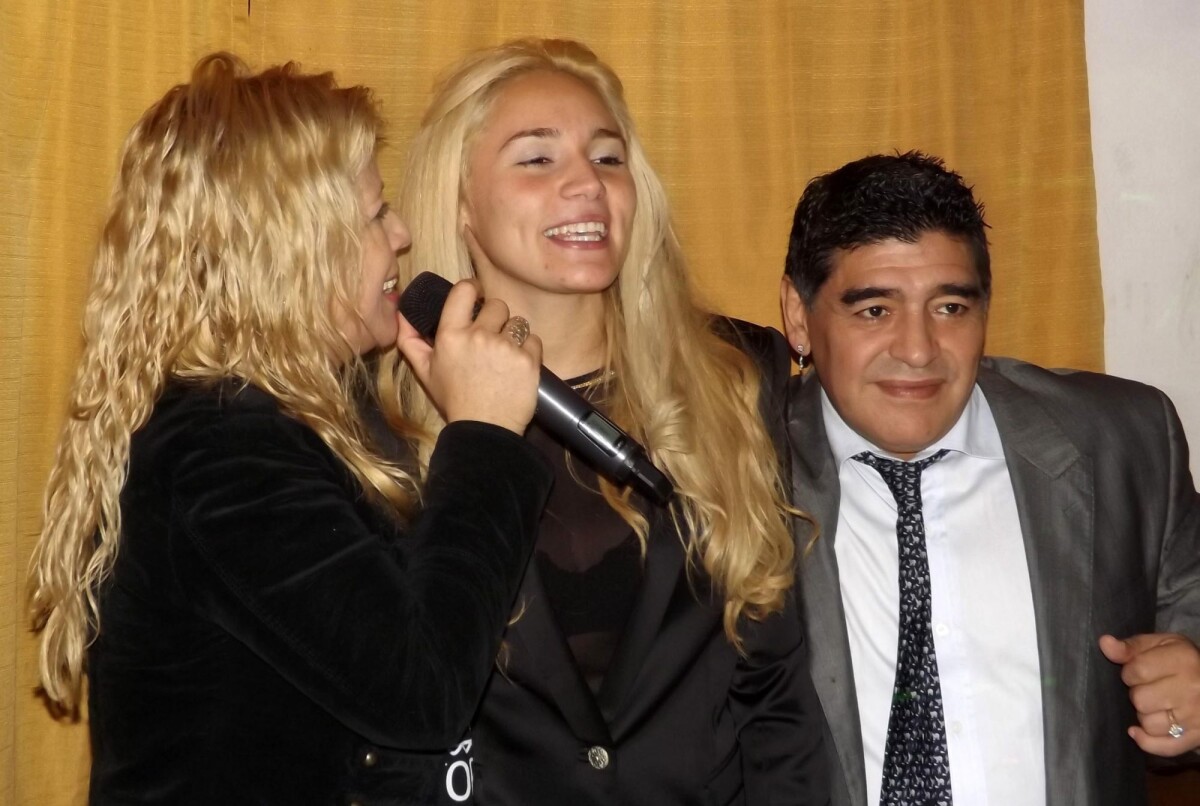 Photo : Diego Maradona et sa jeune Rocio Oliva à Buenos Aires, le 13 ...