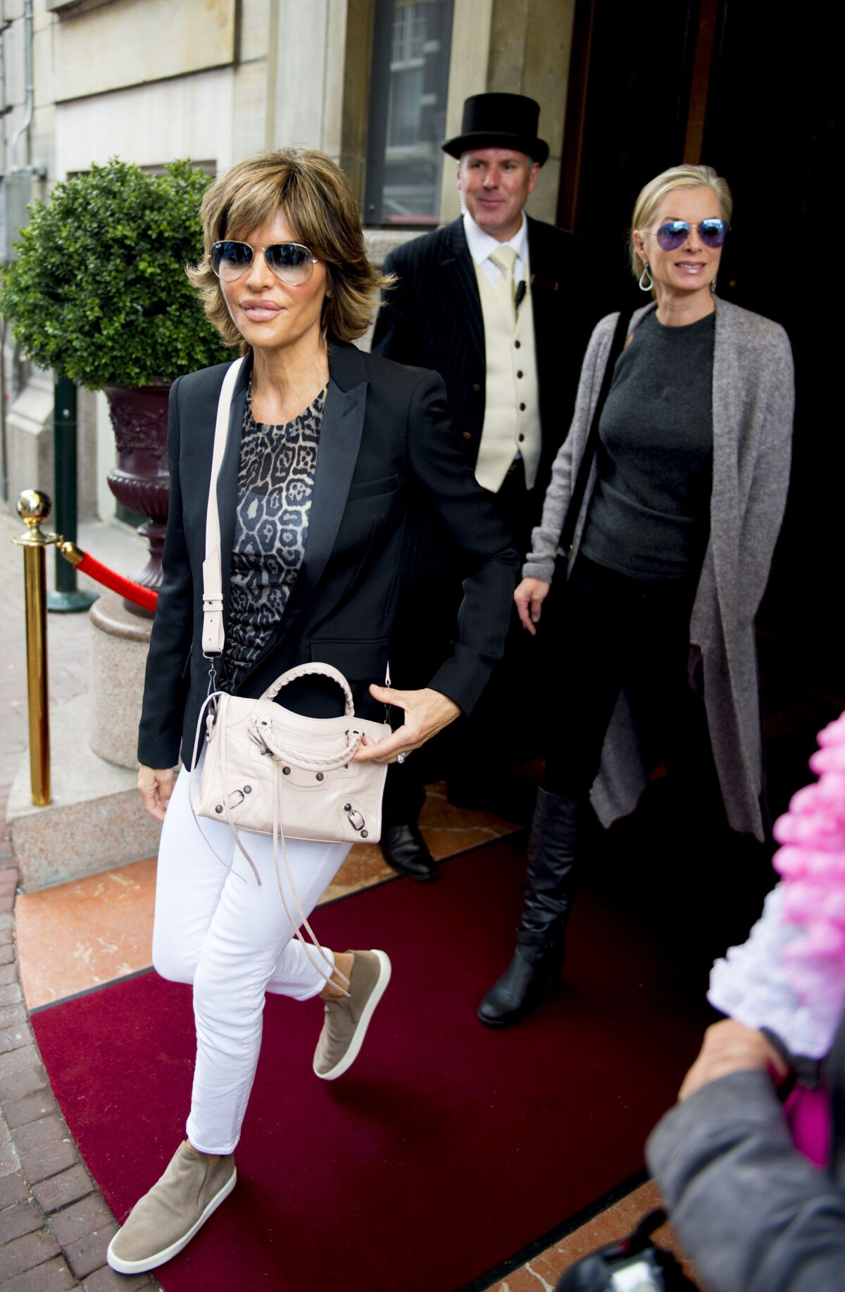 Photo : Lisa Rinna et Kim Richards devant leur l'hôtel à Amsterdam, le ...