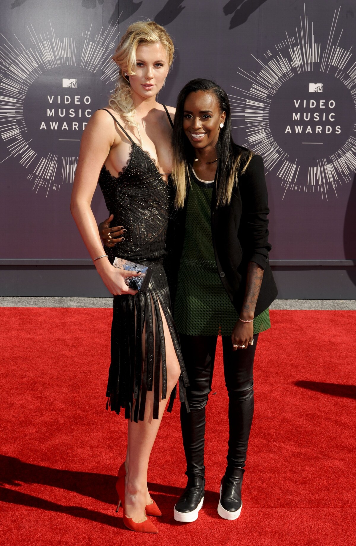 Photo : Ireland Baldwin et son amie Angel Haze à la Cérémonie des MTV ...