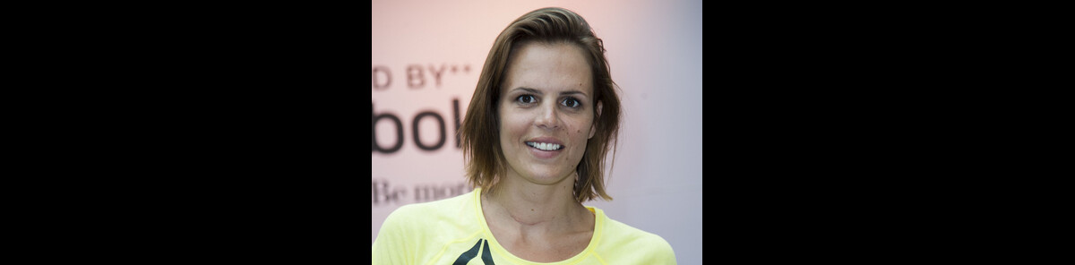 Vidéo : Laure Manaudou donne un cours de sport VIP au centre commercial ...