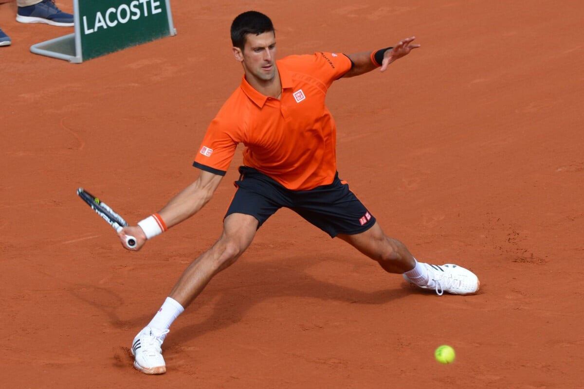 Photo : Novak Djokovic face à Jarkko Nieminem à Roland-Garros le 26 mai ...