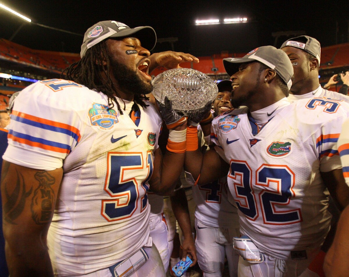 Photo : Brandon Spikes et ses coéquipiers de Florida après leur ...