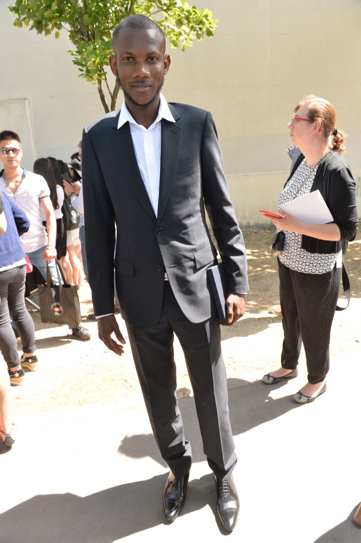Photo : Lassana Bathily à la sortie du défilé de mode masculine Dior ...