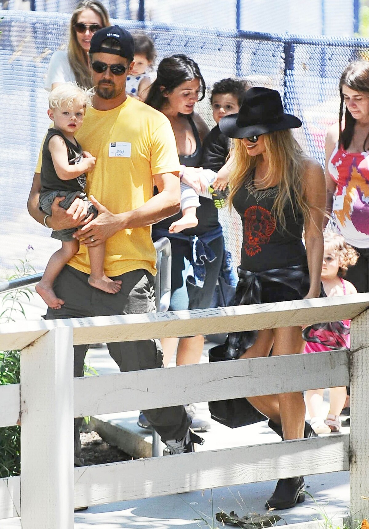 Photo : La chanteuse Fergie en famille avec son mari Josh Duhamel et ...