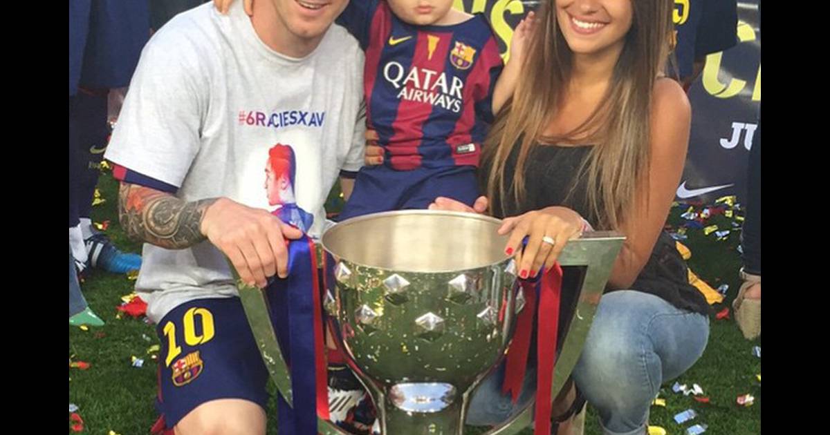 Lionel Messi avec sa compagne Antonella Roccuzzo et leur fils Thiago ...
