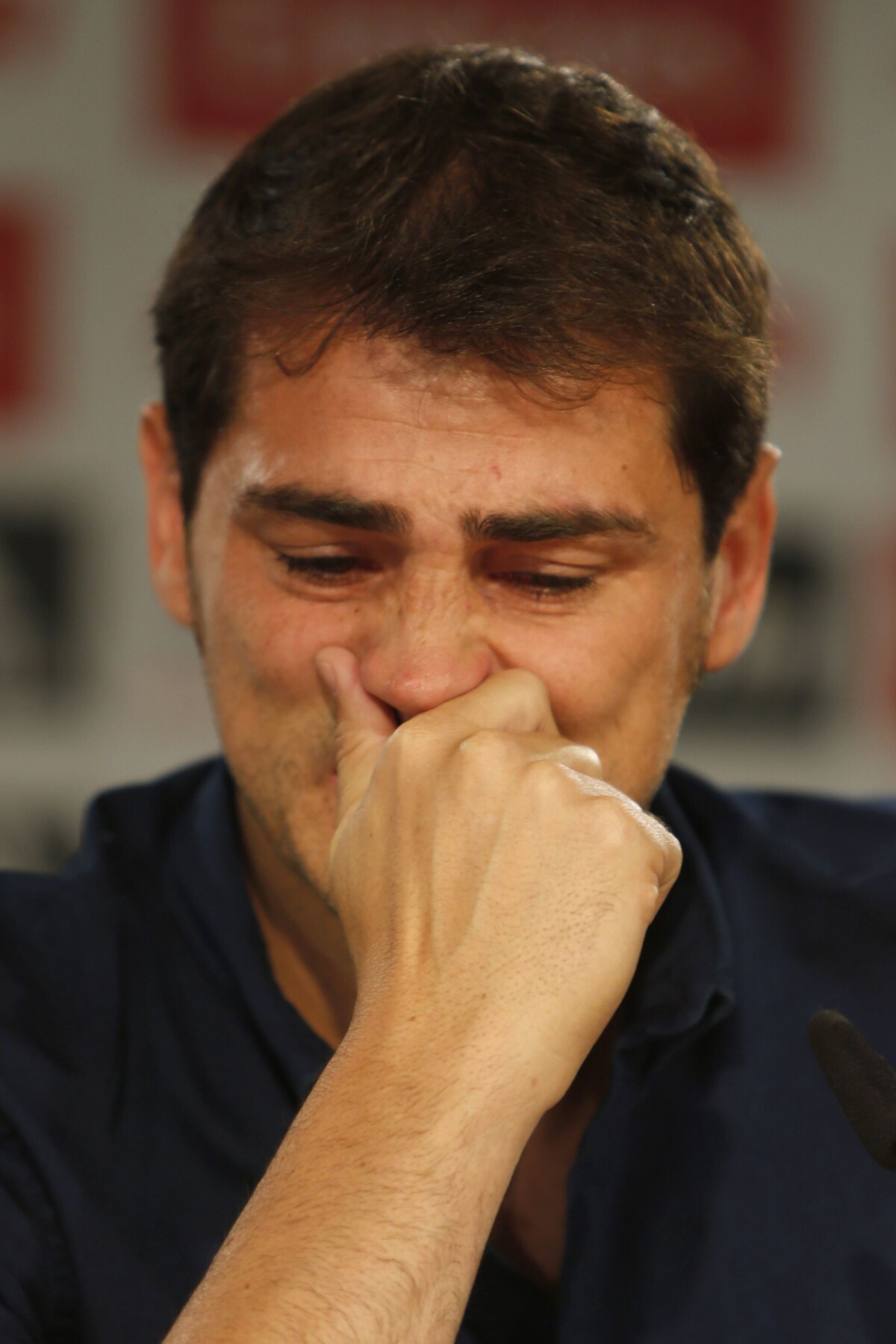 Photo : Iker Casillas, ému aux larmes lors d'une conférence de presse ...