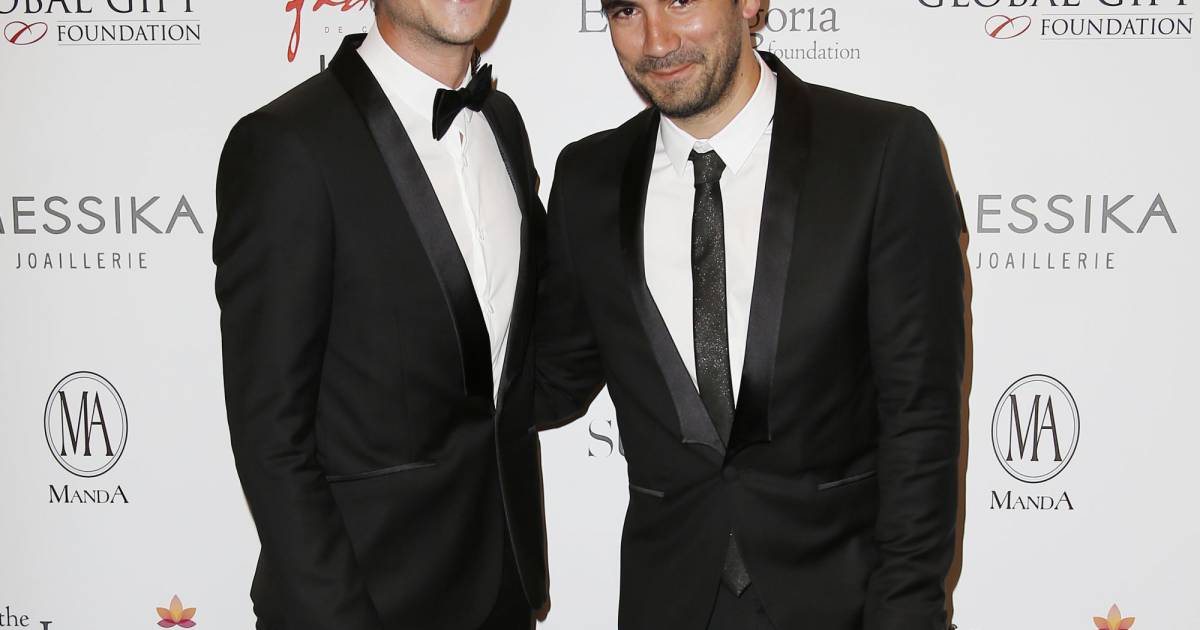 Alex Goude et son mari Romain - Photocall au Dîner du Global Gift Gala ...