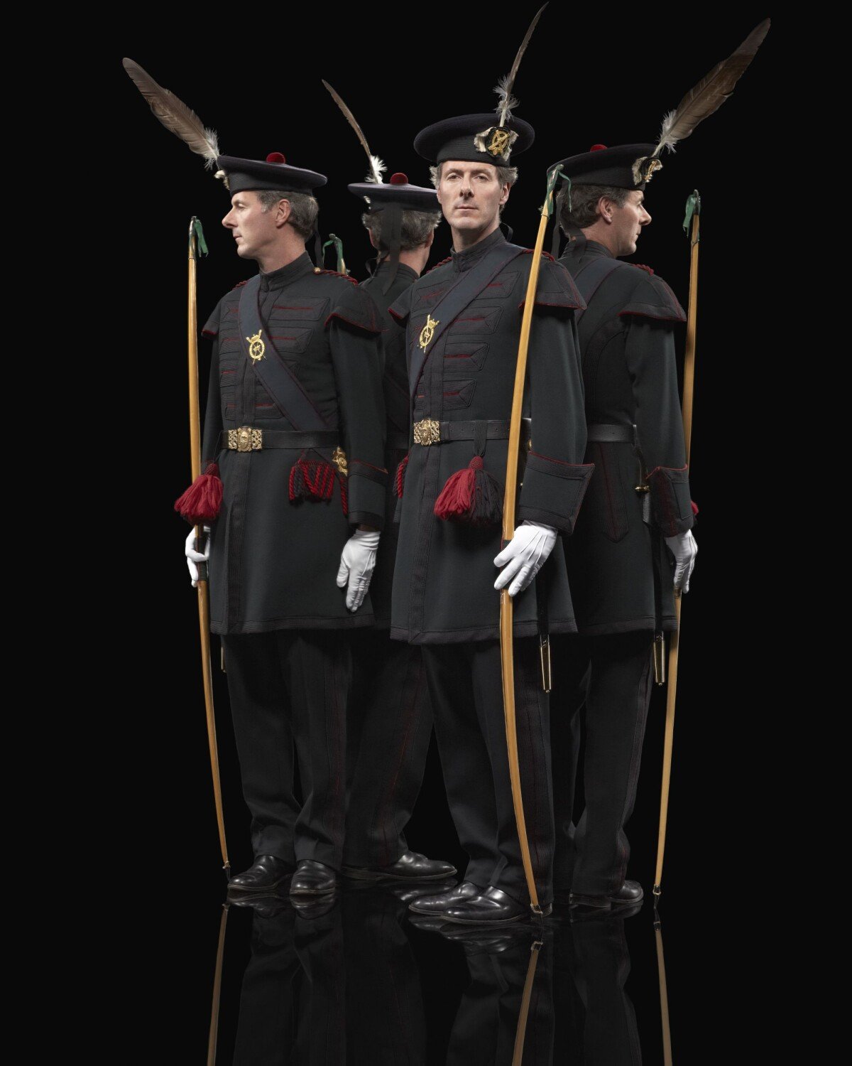 Photo : Un archer du Royal Household, photographié par Hugo Rittson ...