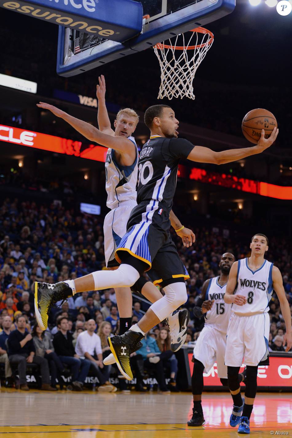 Stephen Curry lors d'un match face aux Minnesota Timberwolves à l ...