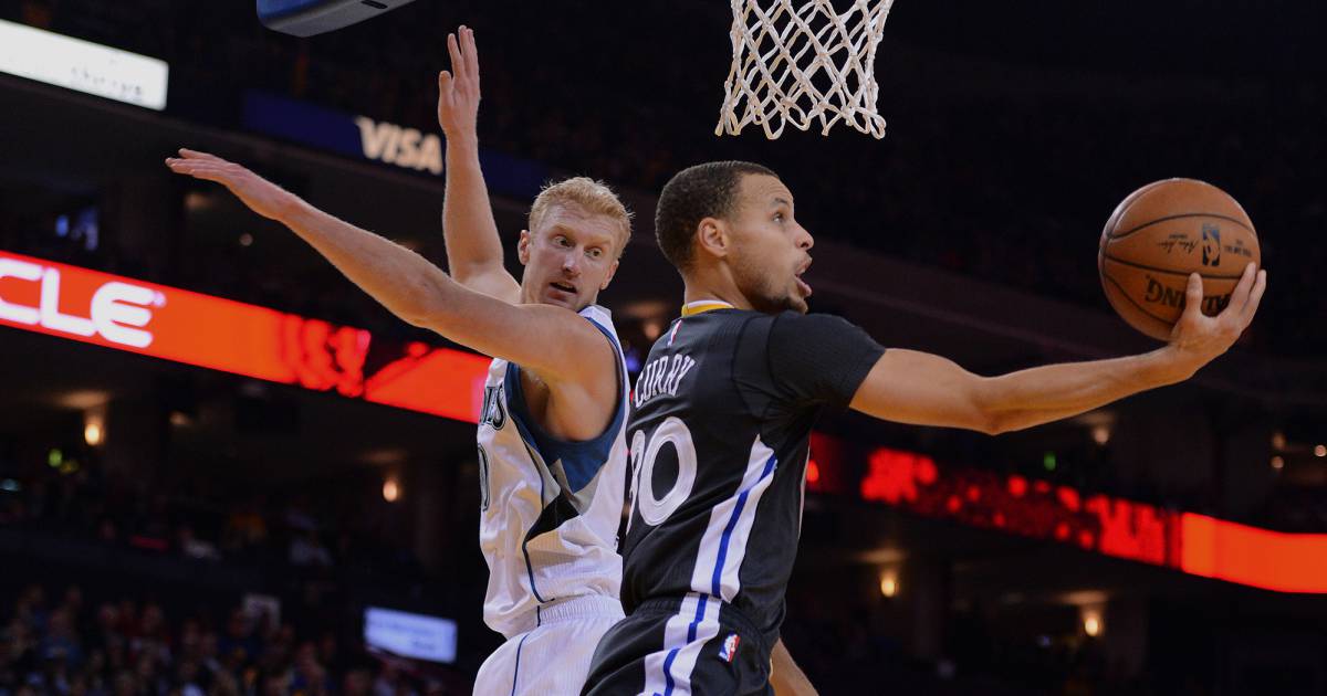 Stephen Curry lors d'un match face aux Minnesota Timberwolves à l ...