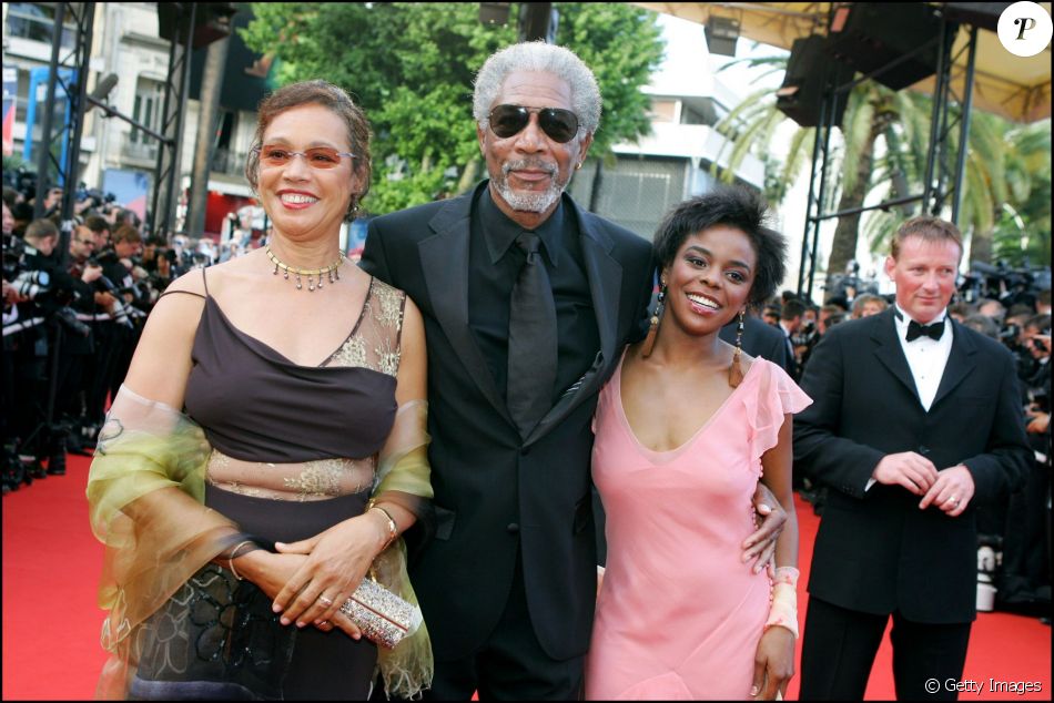 Morgan Freeman pose avec E'Dena Hines, la petite-fille de sa première ...