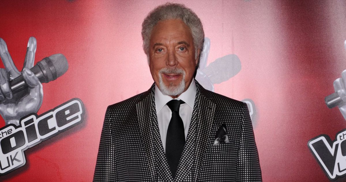 Tom Jones en promo pour The Voice UK en mars 2013 - Purepeople