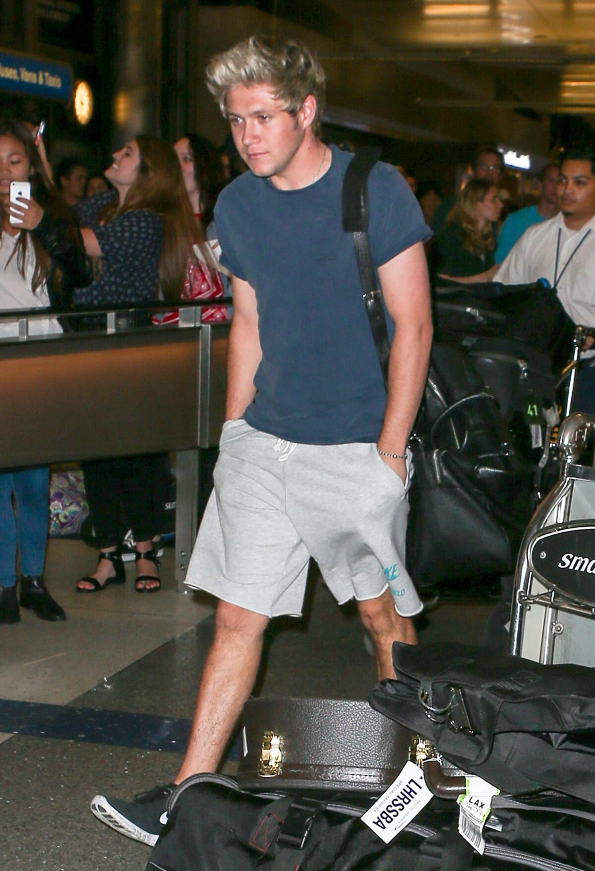 Photo : Naill Horan (One Direction) arrive à l'aéroport de Los Angeles ...