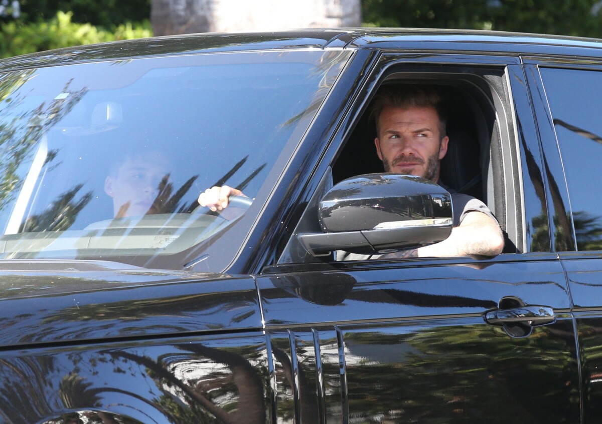 Photo : Exclusif - David Beckham se promène au volant de sa Range Rover ...
