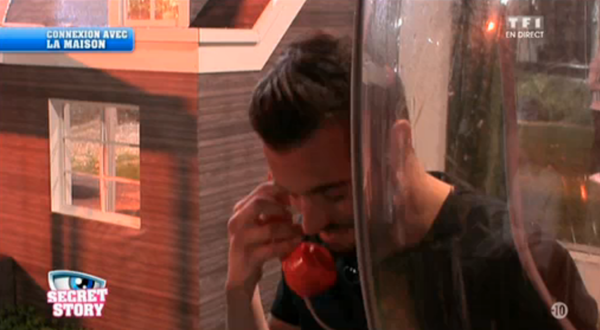 Photo : Loïc au téléphone rouge, dans l'hebdo de Secret Story 9, le ...