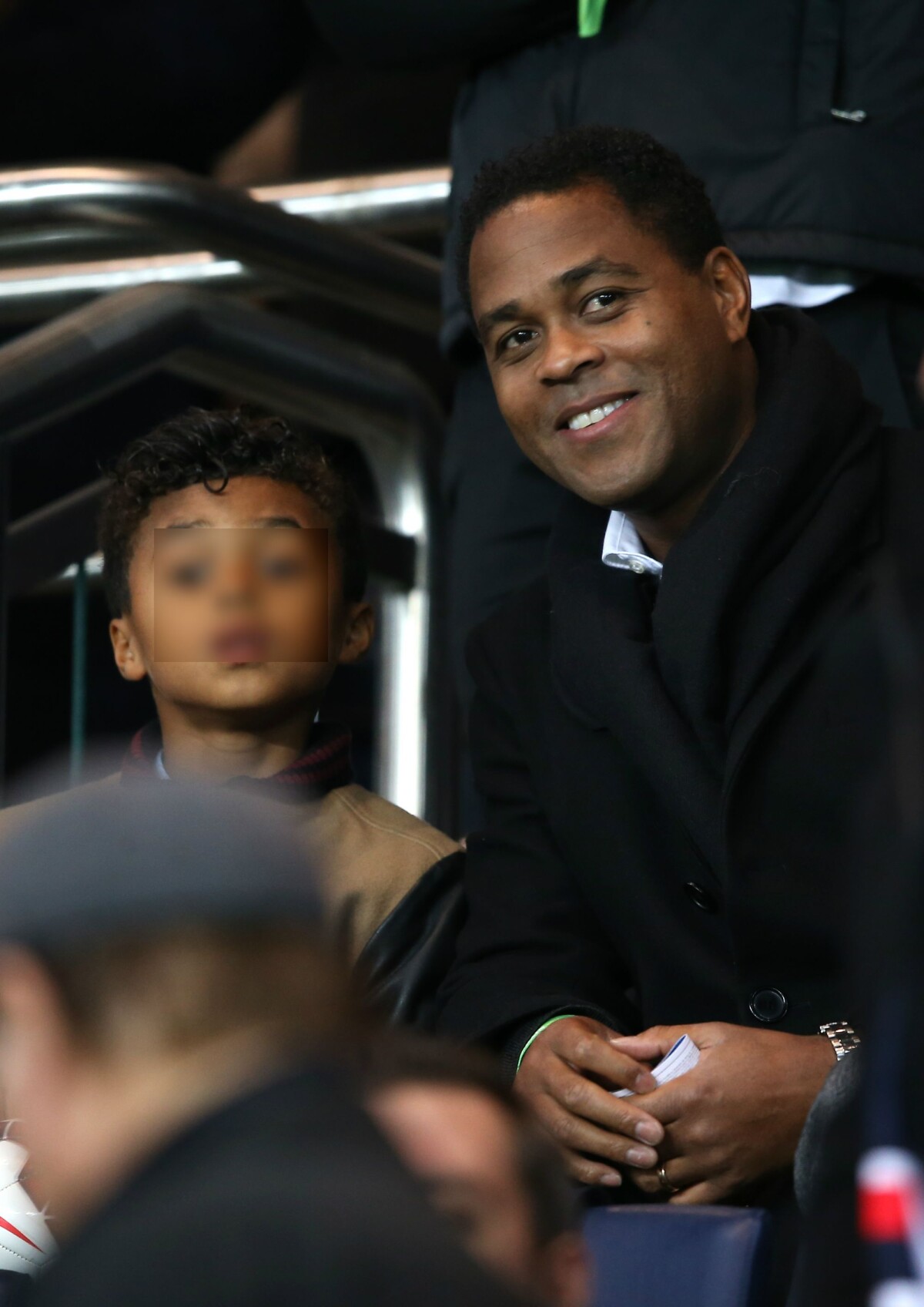 Photo : Patrick Kluivert et son fils Shane au Parc des Princes le 21 ...